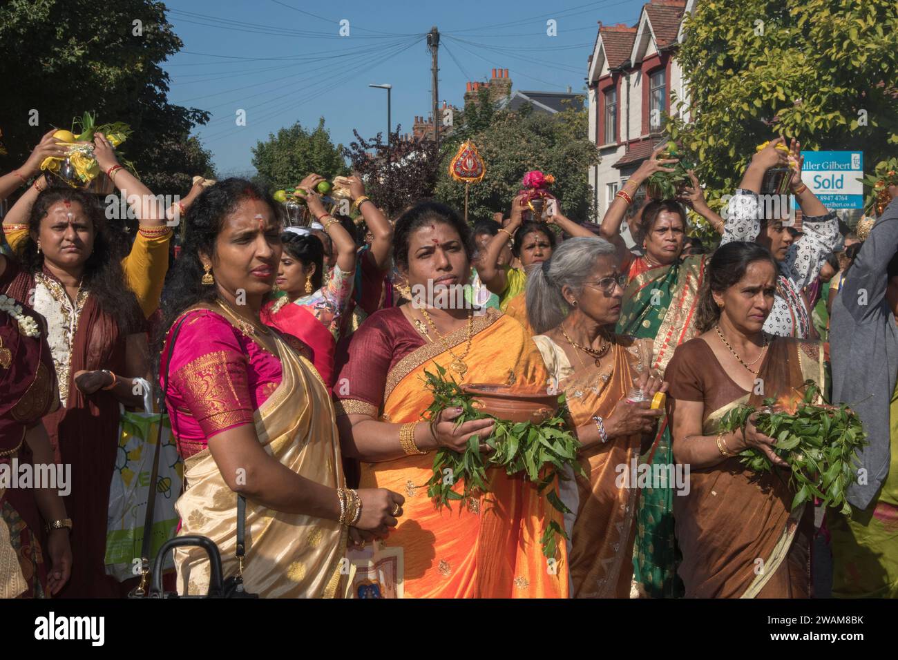 Hindu community hi-res stock photography and images - Alamy