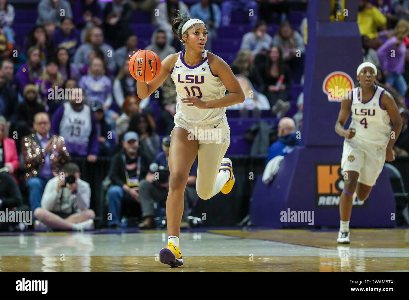 Baton Rouge, LA, USA. 04th Jan, 2024. LSU's Angel Reese (10) brings the ...