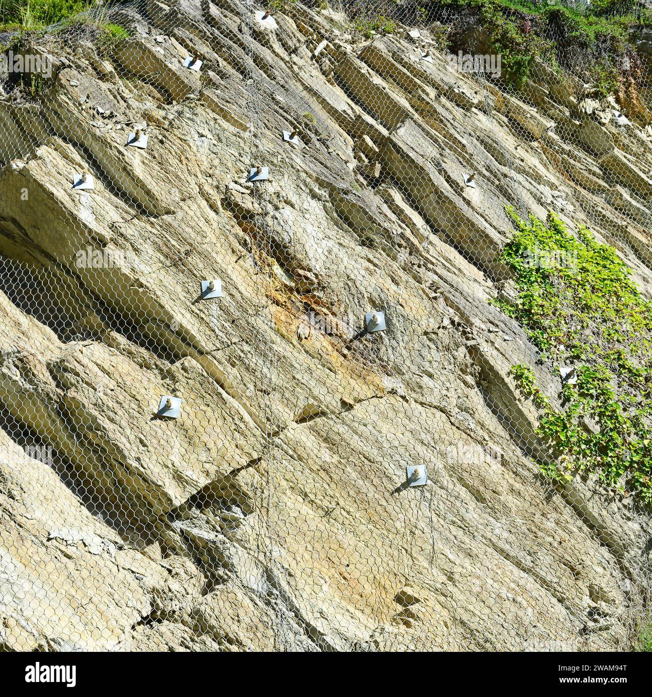 Rock safety netting hi-res stock photography and images - Alamy