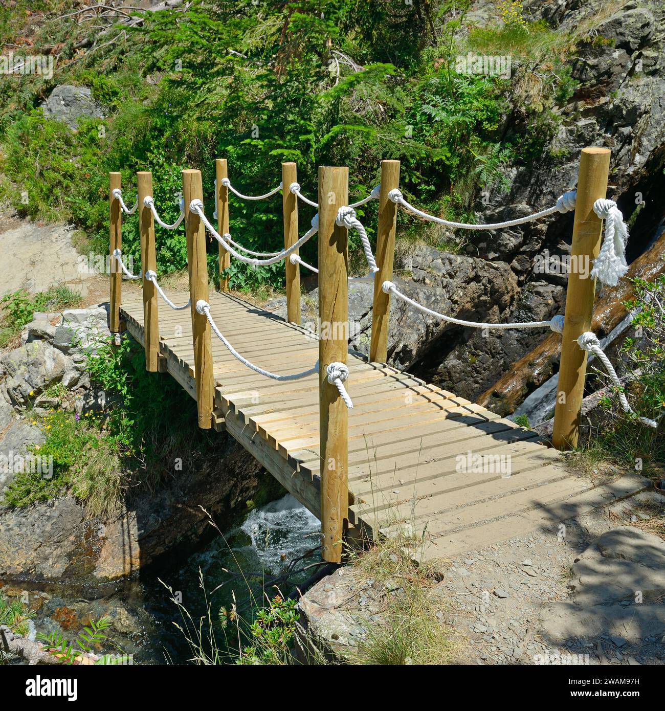 Bridge in picturesque mountain hi-res stock photography and images - Alamy
