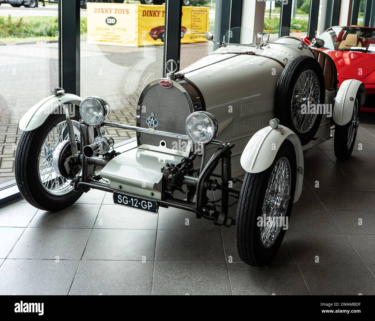 1970 car showroom hi-res stock photography and images - Alamy