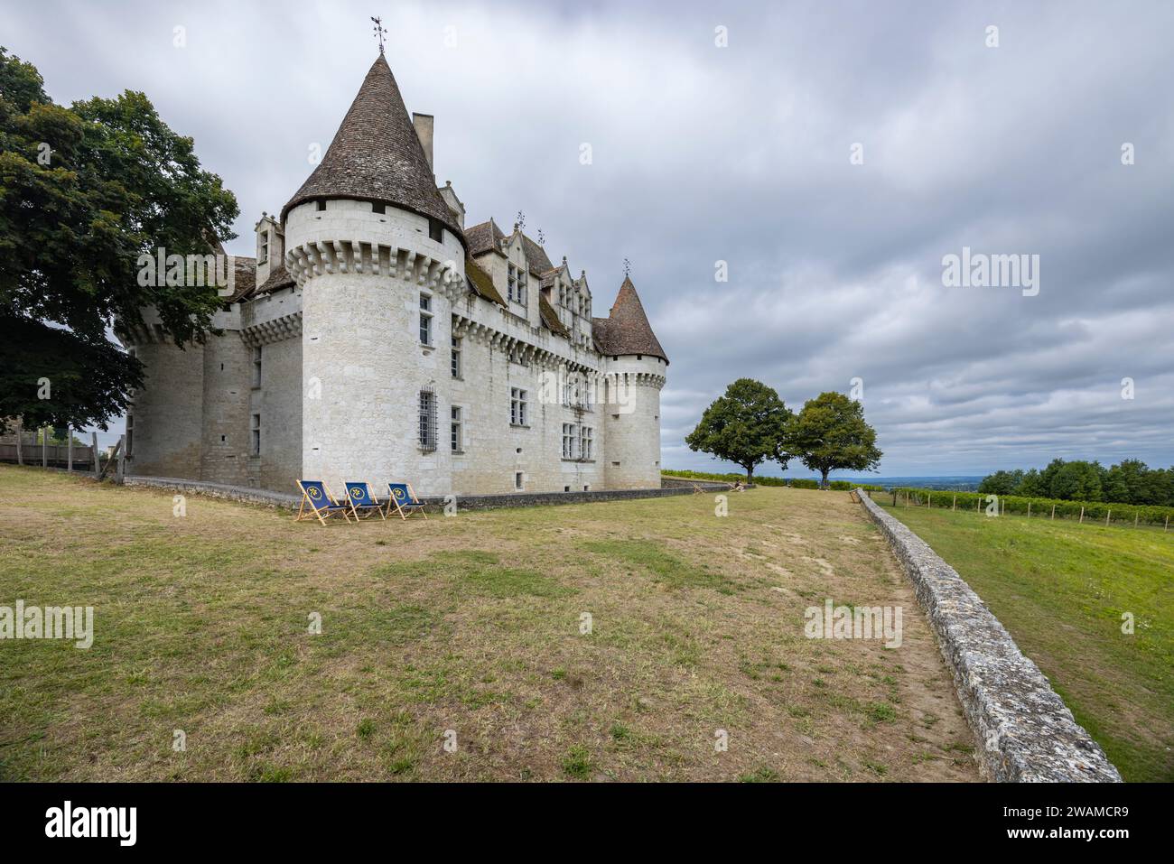 Monbazillac castle (Chateau de Monbazillac) near Bergerac, Dordogne ...