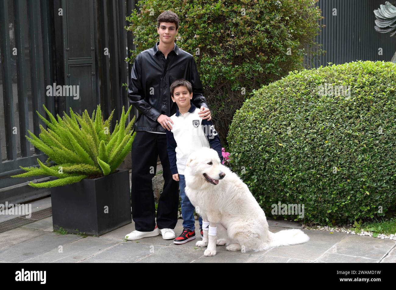 Francesco Zenga, Mattia Basciano mit Hund Bella beim Photocall zur Rai ...
