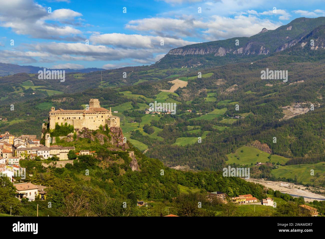 Bardi castle (Castello di Bardi) with town, province of Parma, Emilia ...