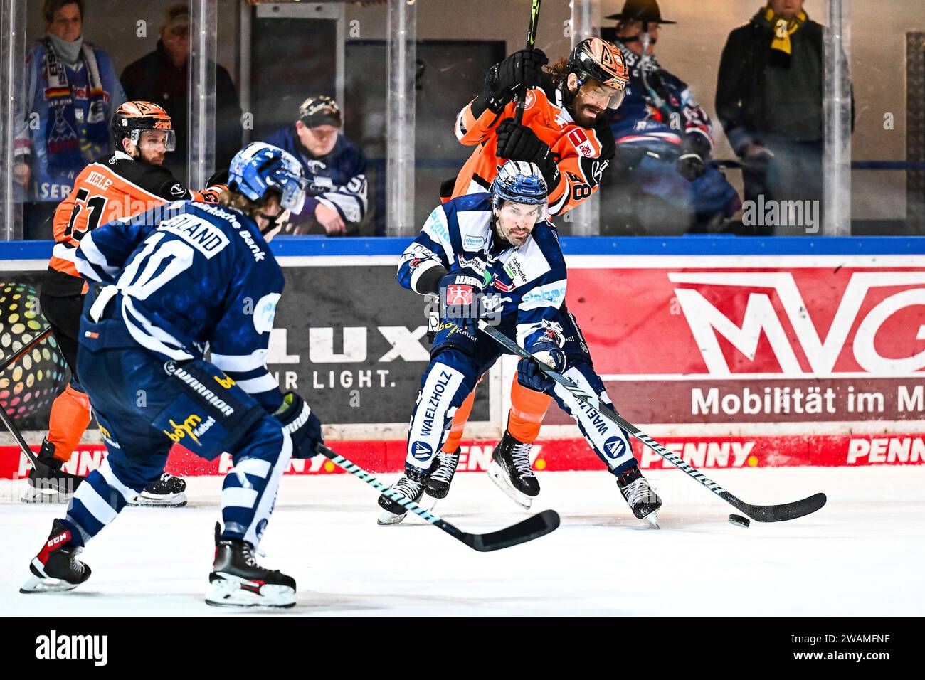 Iserlohn, Deutschland. 05th Jan, 2024. Hubert Labrie (Iserlohn Roosters ...