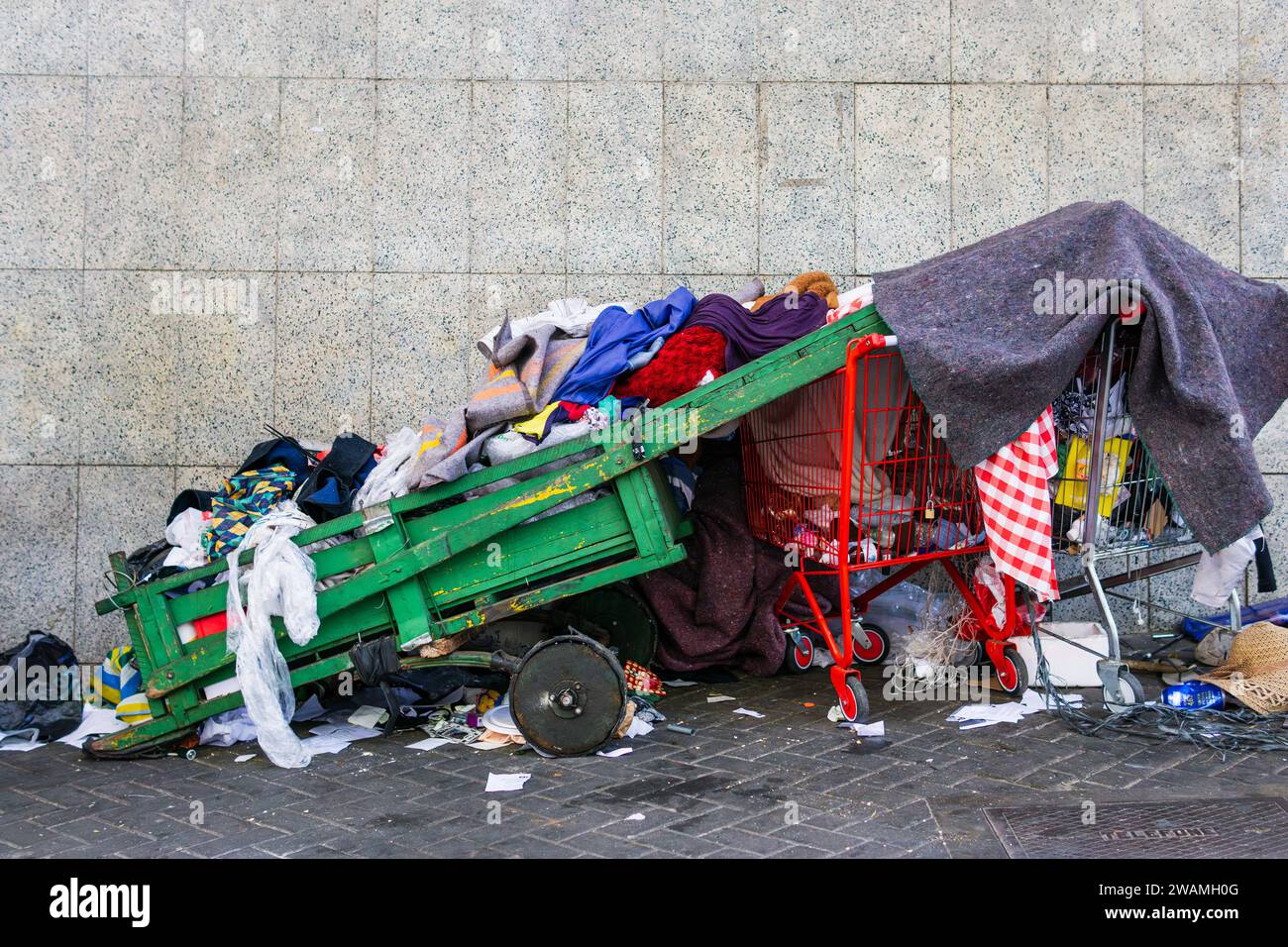 Full homeless shelter hi-res stock photography and images - Alamy