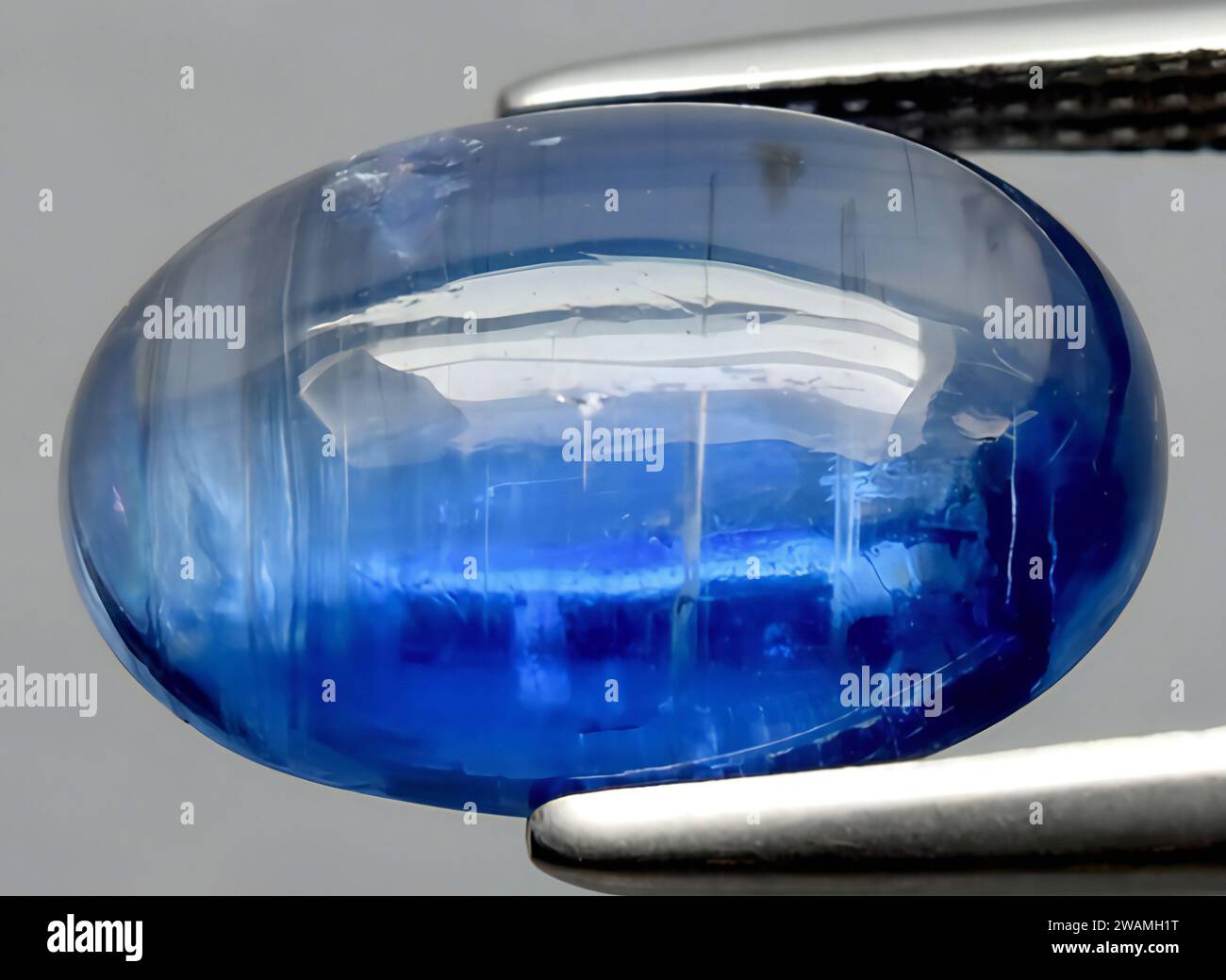 Blue kyanite mineral sample hi-res stock photography and images - Alamy