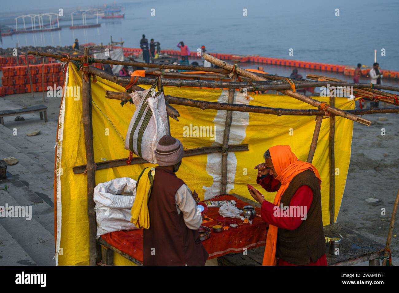 Hindu rituals of tilak hi-res stock photography and images - Alamy