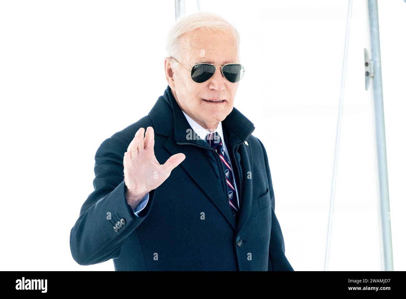 Joe biden waving hi-res stock photography and images - Alamy