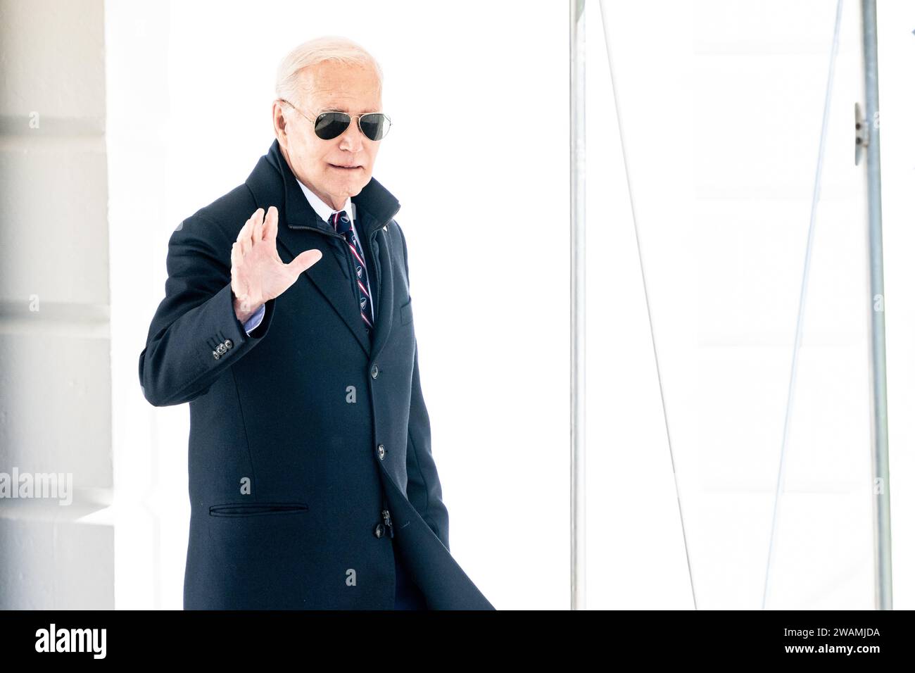 Joe biden waving hi-res stock photography and images - Alamy