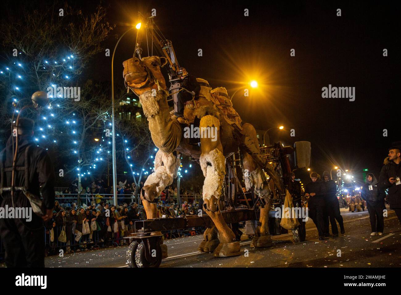 Madrid, Madrid, Spain. 5th Jan, 2024. A giant camel puppet, during the ...