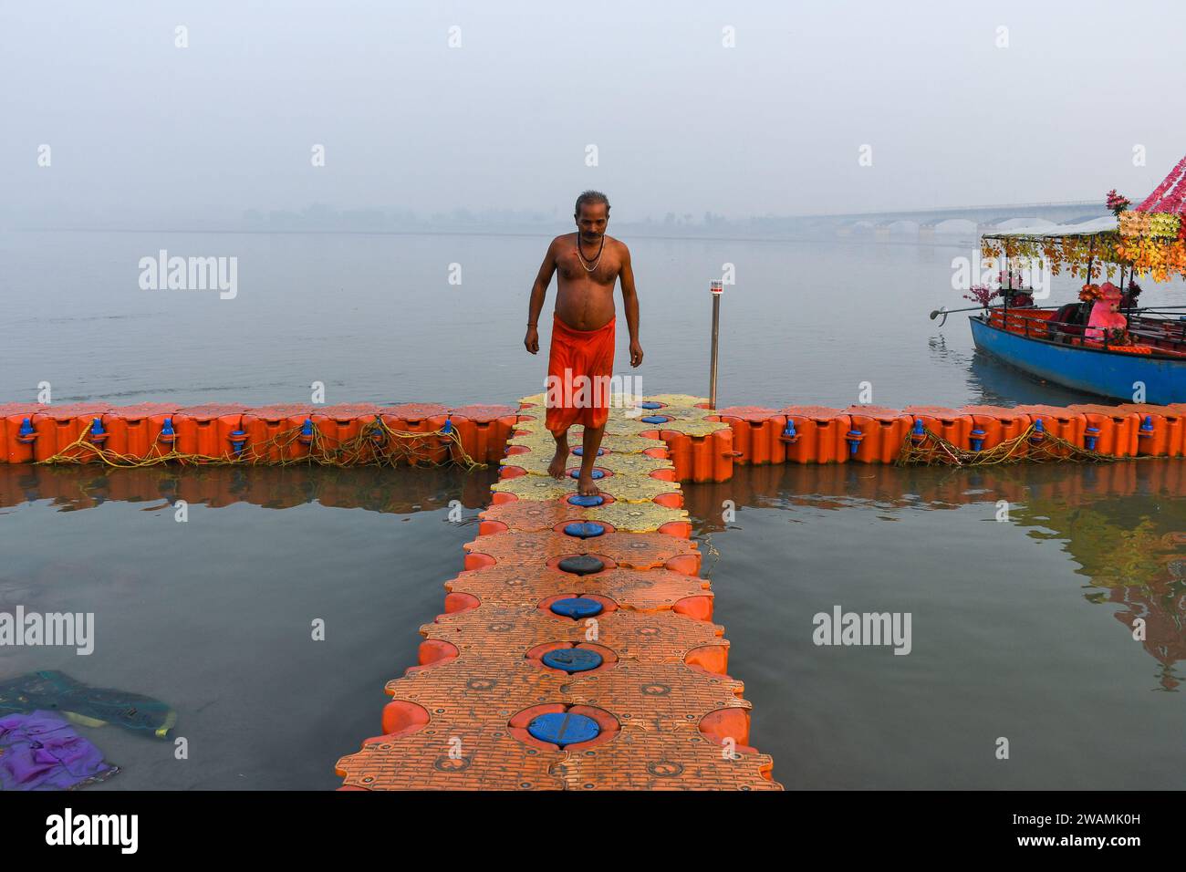 Ayodhya, India. 26th Dec, 2023. A Hindu devotee walks on the banks of ...
