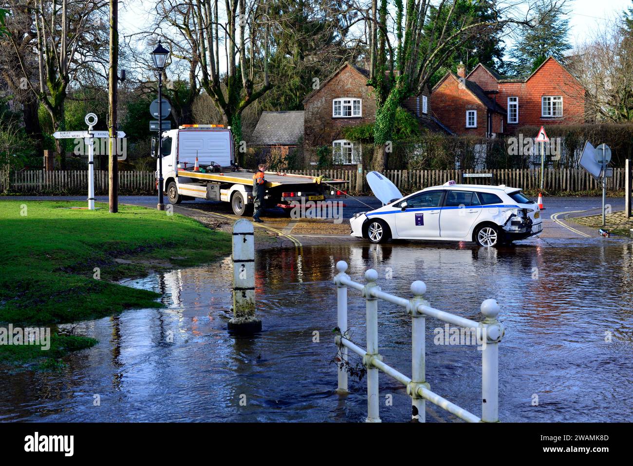 Recovery of an abandoned vehicle from the Ford in Brookley Road ...