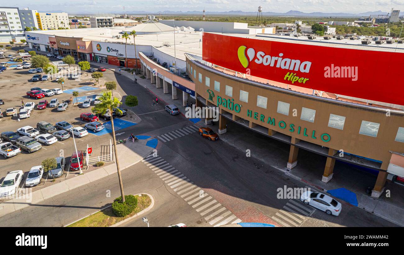 Soriana, General view supermarket of Mall Sendero now called Patio ...