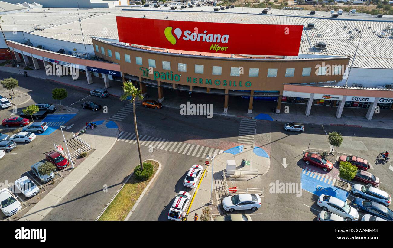 Soriana, General view supermarket of Mall Sendero now called Patio ...