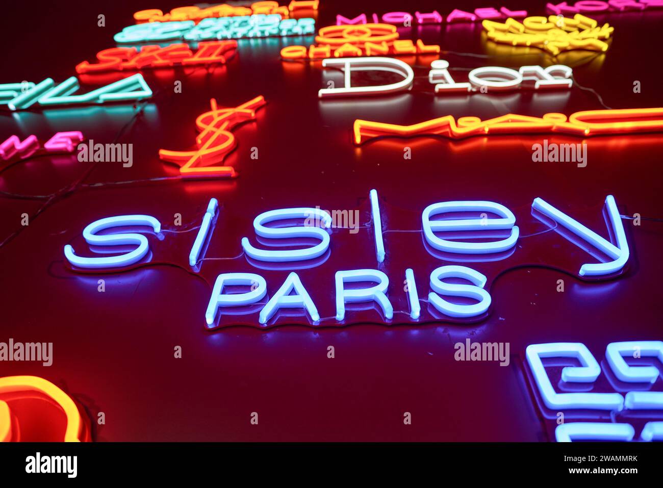 Ysl logo hi-res stock photography and images - Alamy