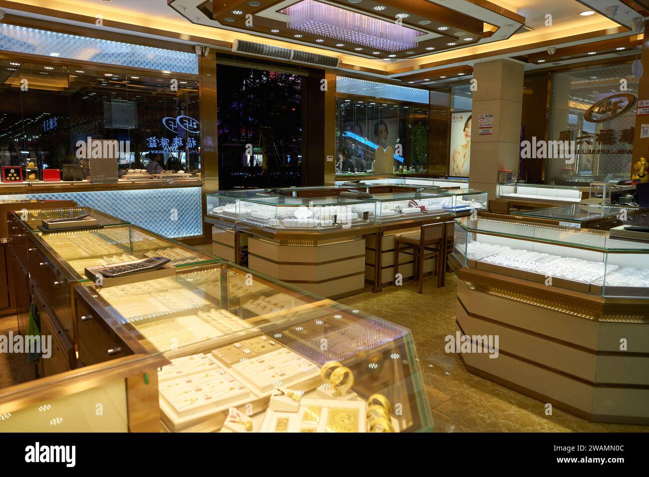 Zhou liu fu jewelry hi-res stock photography and images - Alamy