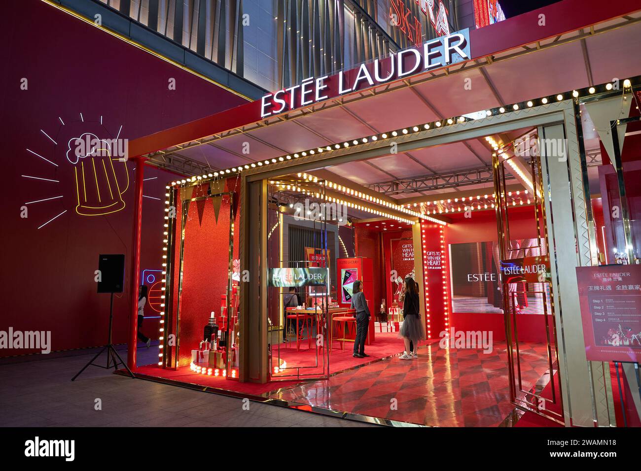 Estee lauder china hi-res stock photography and images - Alamy
