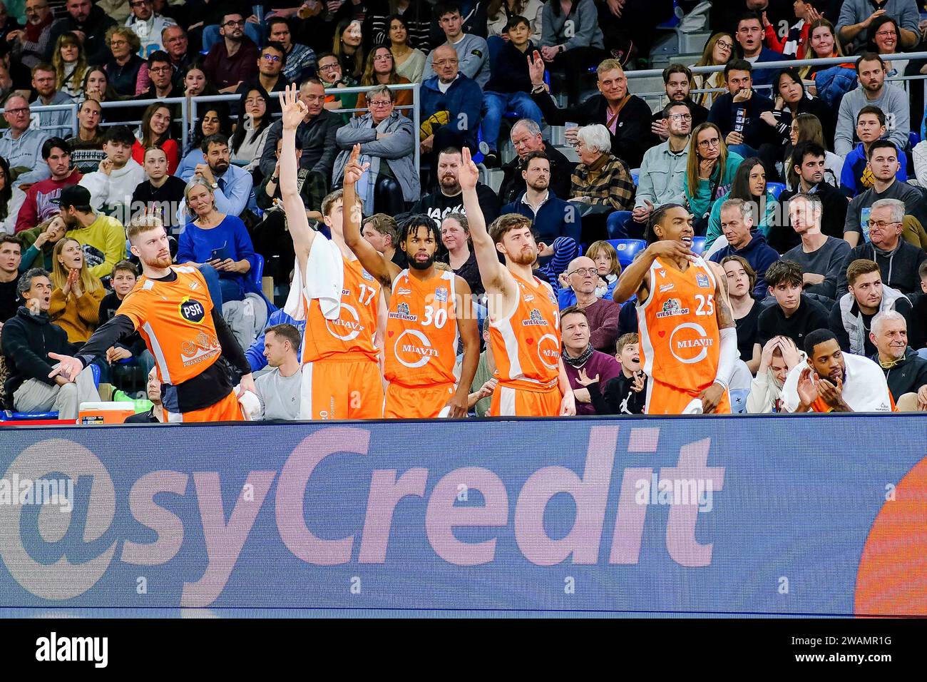 Heidelberg, Deutschland. 05th Jan, 2024. Jubel auf der Bank Vechta, MLP ...