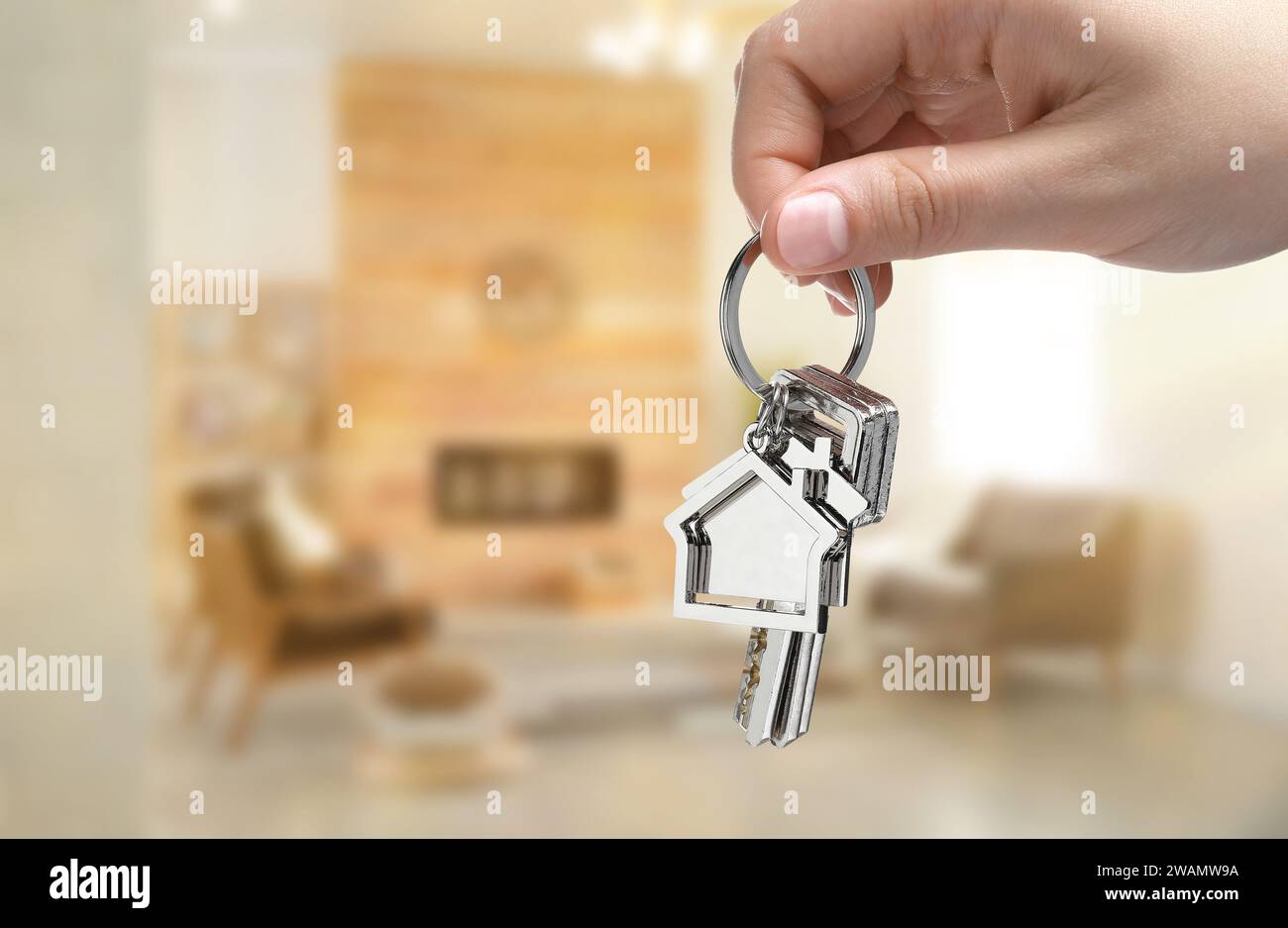 Woman holding house keys hi-res stock photography and images - Alamy