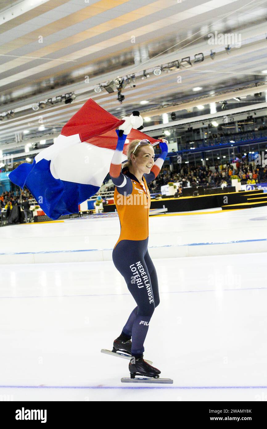 HEERENVEEN - Marijke Groenewoud cheers after winning the 3000 meters ...