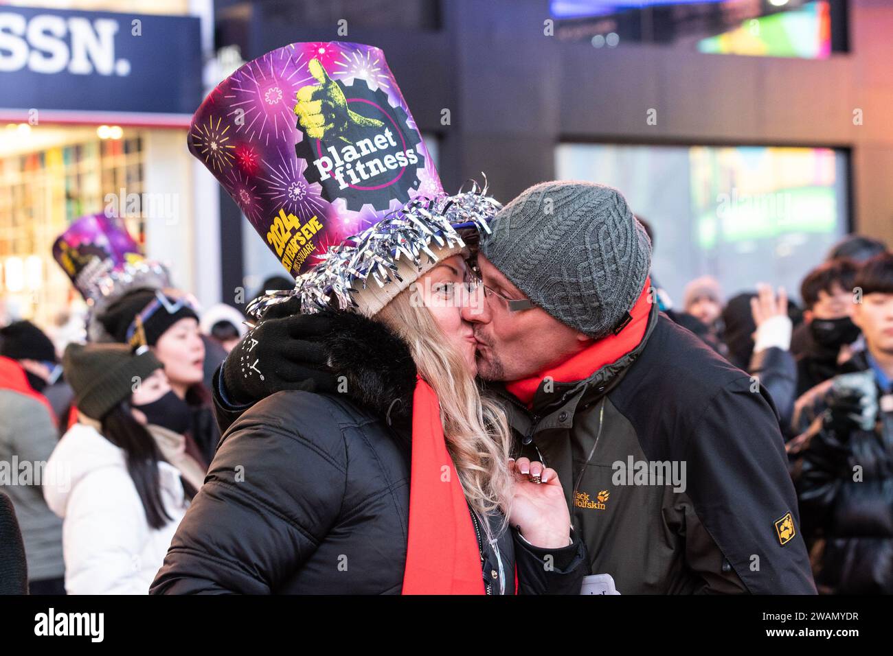 31 december 2024 times square hi-res stock photography and images - Alamy