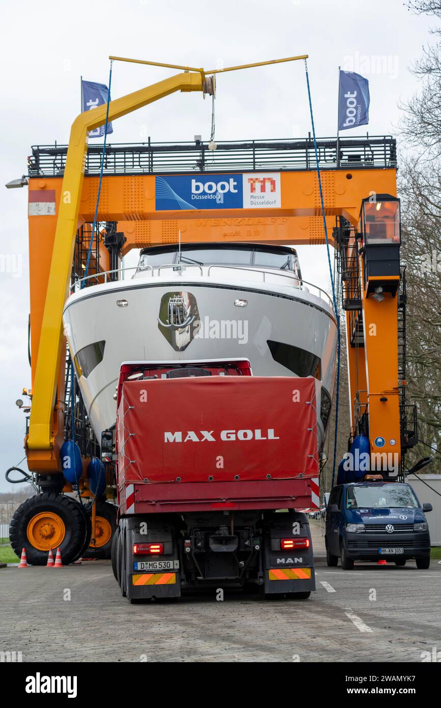 Sunseeker 88y hi-res stock photography and images - Alamy