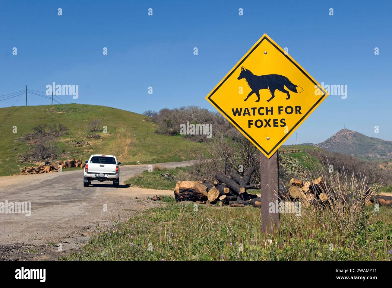 California wildlife warning sign hi-res stock photography and images ...
