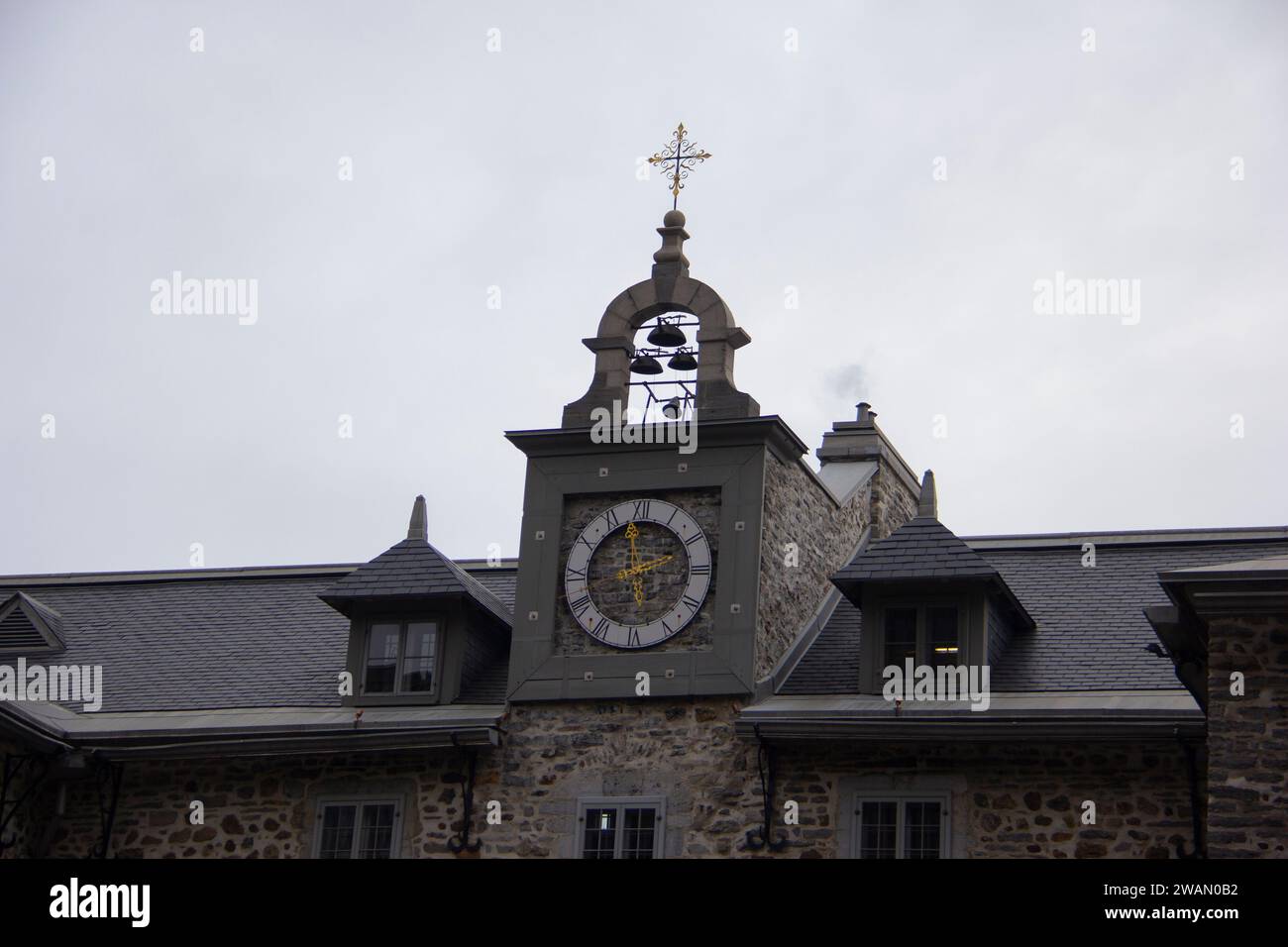 Clock cross hi-res stock photography and images - Alamy