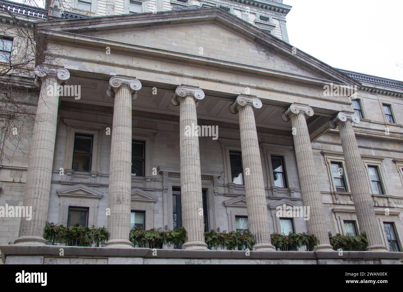 Courthouse doors hi-res stock photography and images - Alamy
