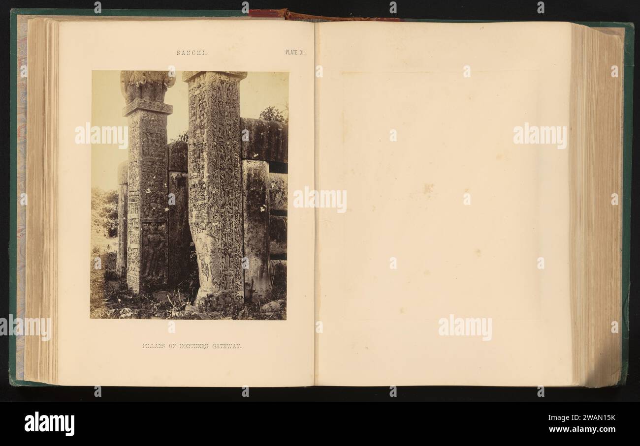 Pillars of the Northern Poort of Torana at the Grote Stoepa in Sanchi ...