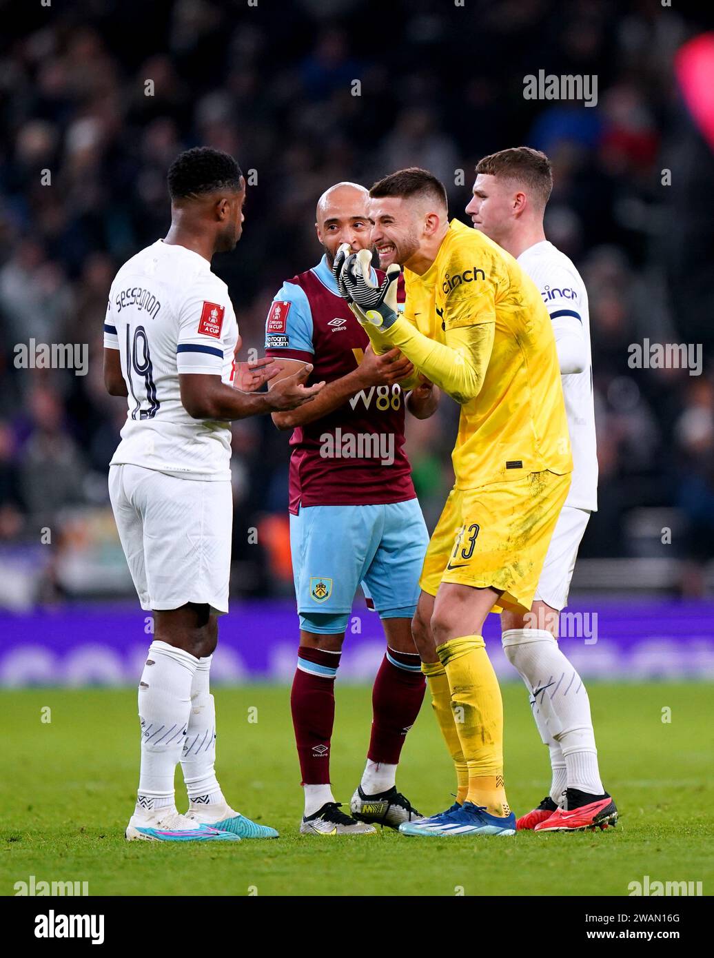 Tottenham goalkeeper vicario hi-res stock photography and images - Alamy
