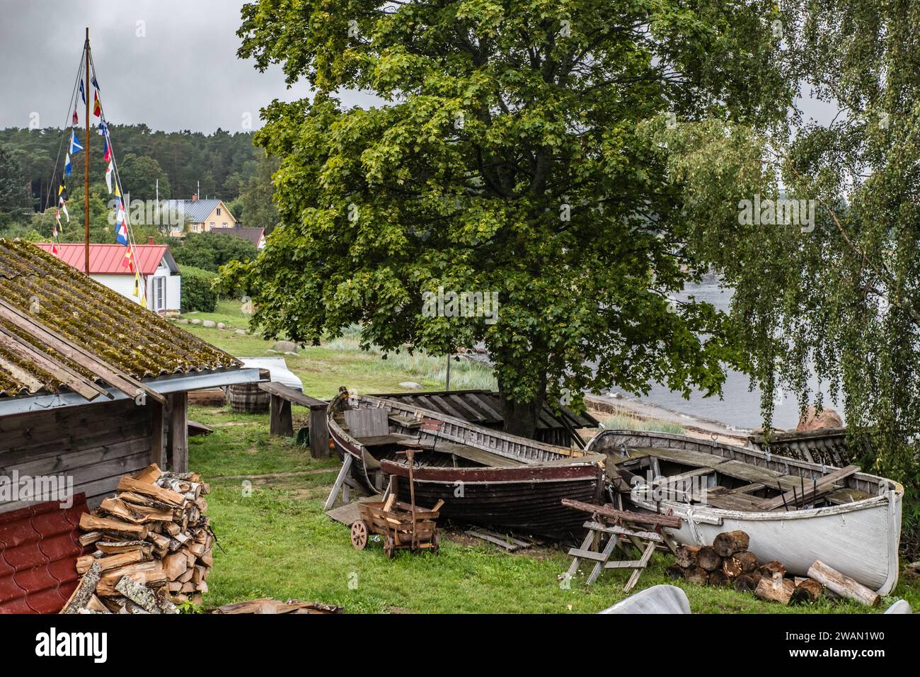 Bateau de pays hi-res stock photography and images - Alamy
