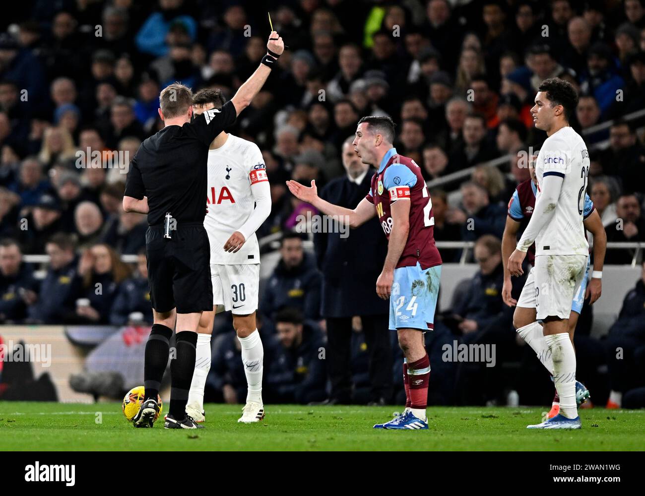 London, UK. 5th Jan, 2024. Sam Barrott (Referee) shows the yellow card ...