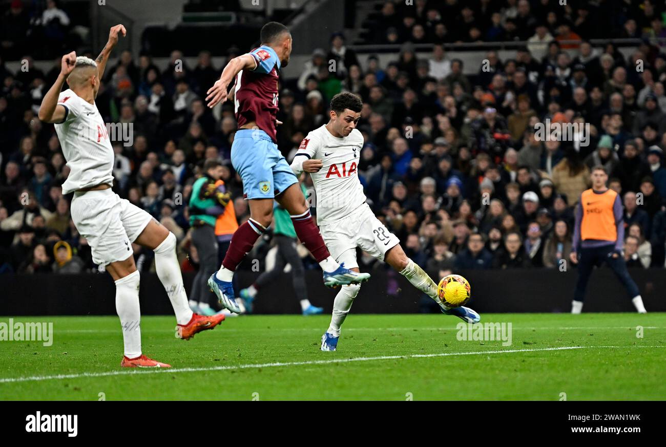 Tottenham hotspur stadium bar hi-res stock photography and images - Alamy