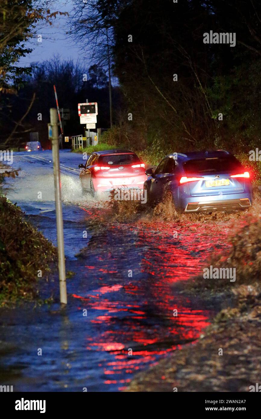 Eashing Lane, Eashing. 05th January 2024. Torrential rainfall yesterday ...