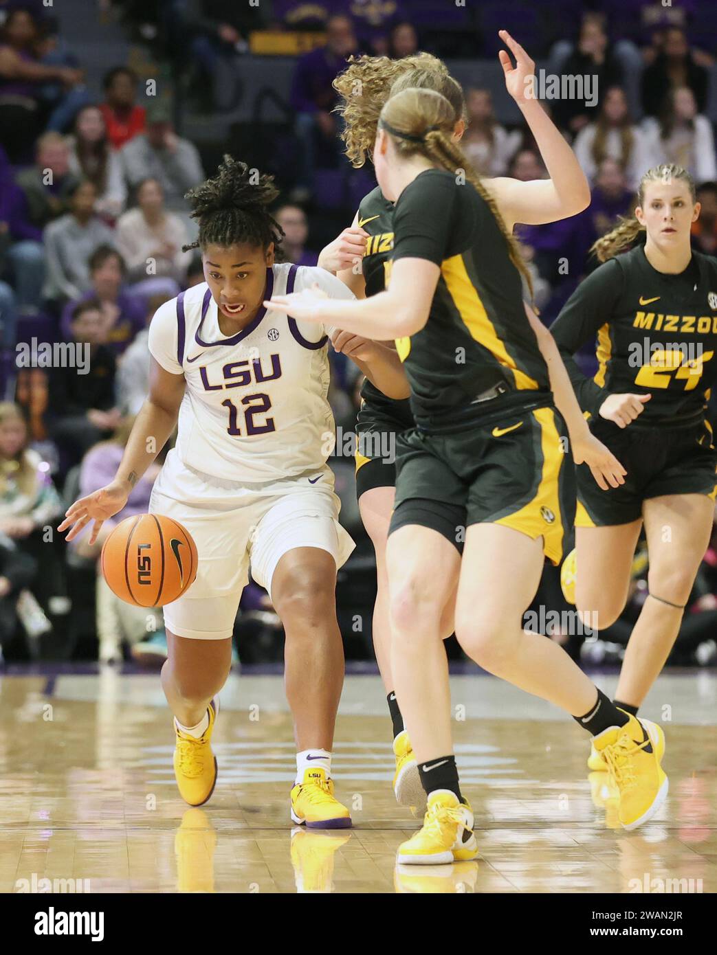 Baton Rouge, USA. 04th Jan, 2024. LSU Lady Tigers guard Mikaylah ...