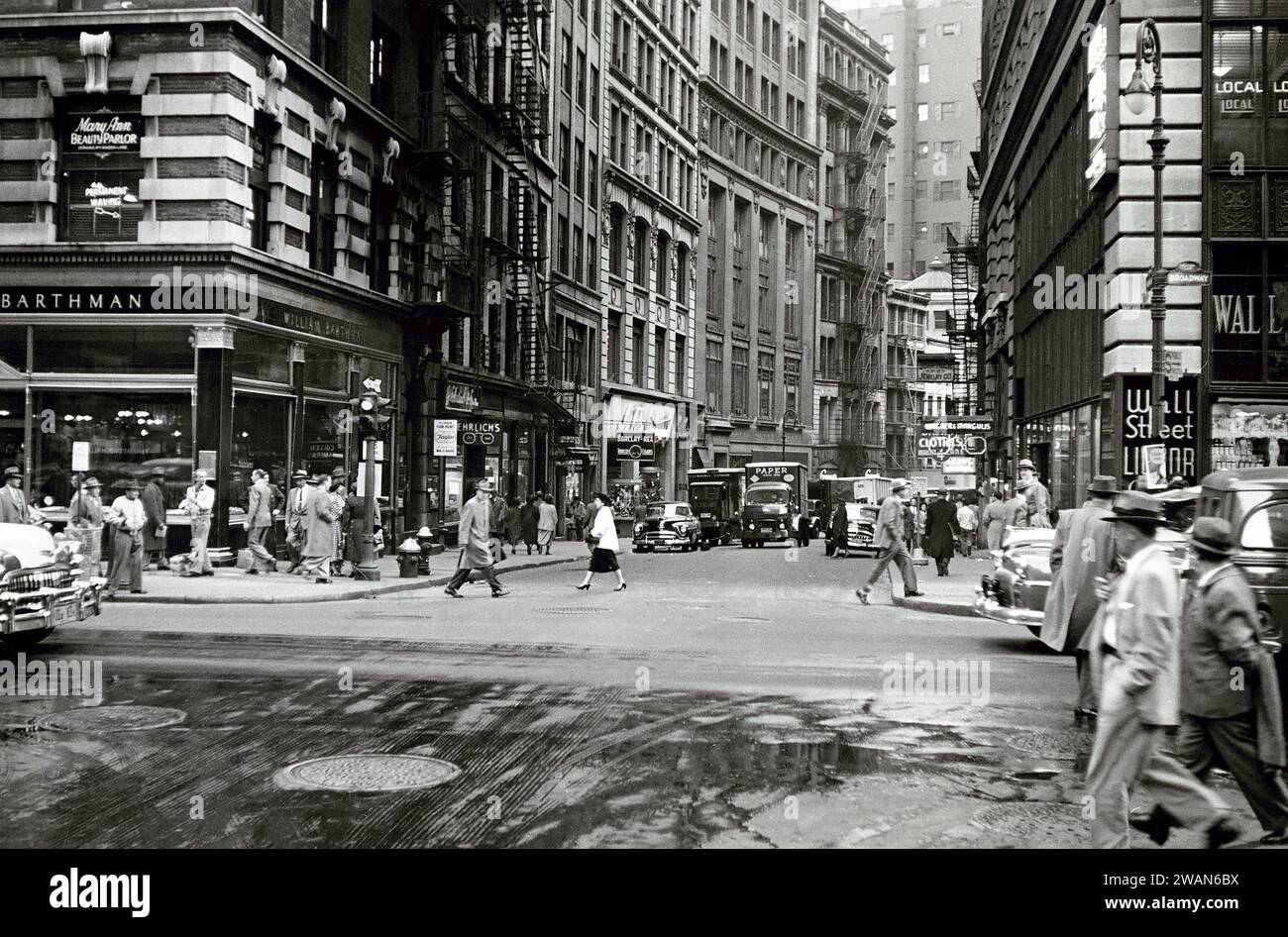 Intersection of Maiden Lane (looking south) and Broadway, view from ...