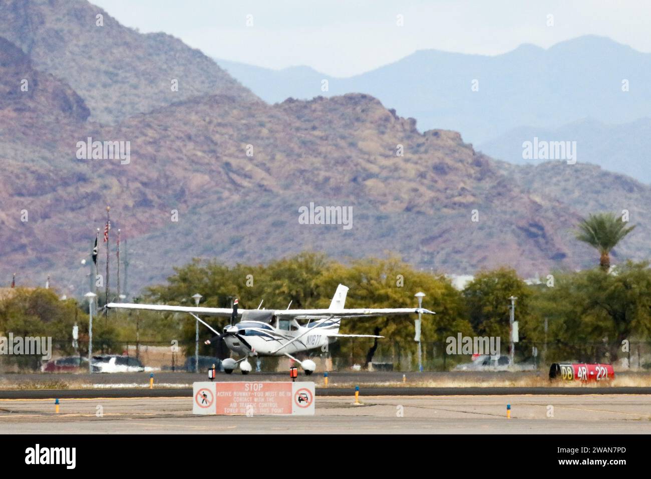 Planes landing at Falcon Field Stock Photo - Alamy