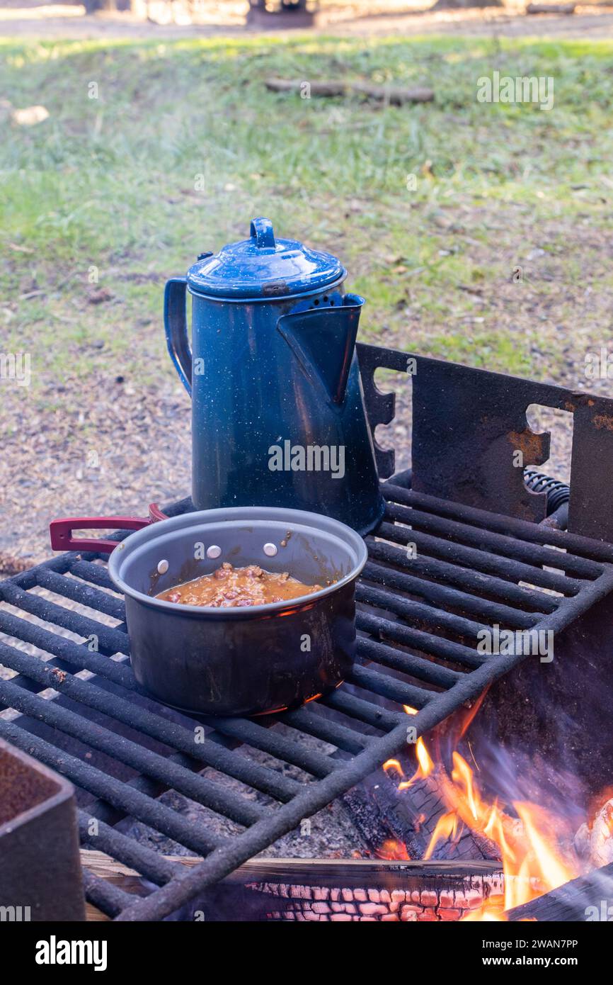 Cooking Beans and boiling water over campfire Stock Photo - Alamy