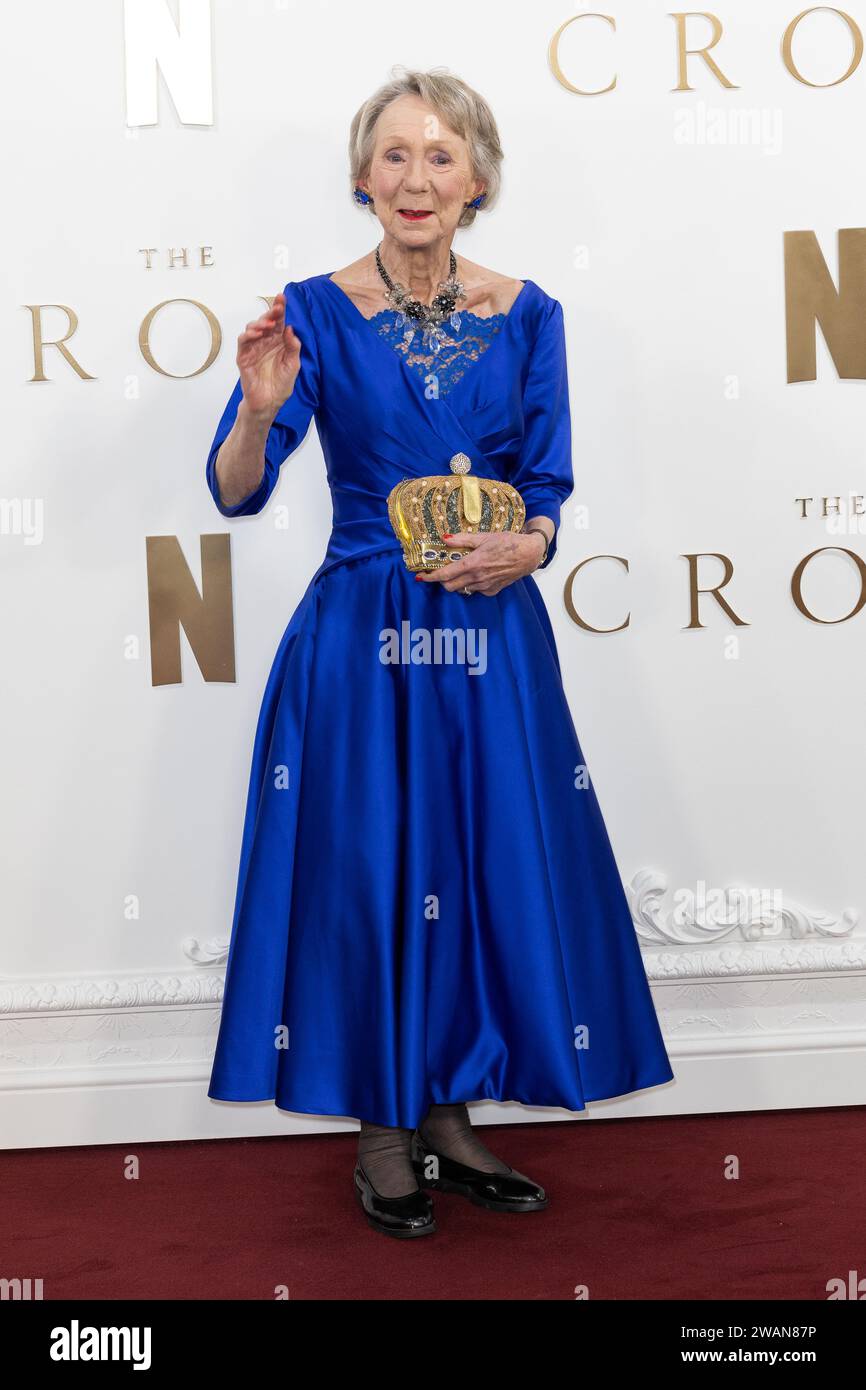 Cast and guests on the red carpet for The Crown' finale celebration ...