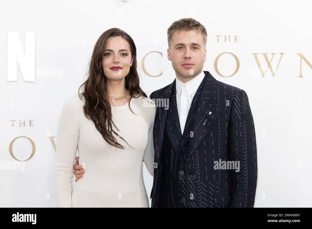 Cast and guests on the red carpet for The Crown' finale celebration ...