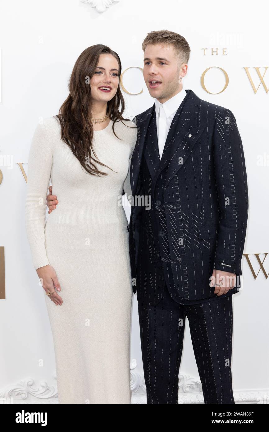 Cast and guests on the red carpet for The Crown' finale celebration ...