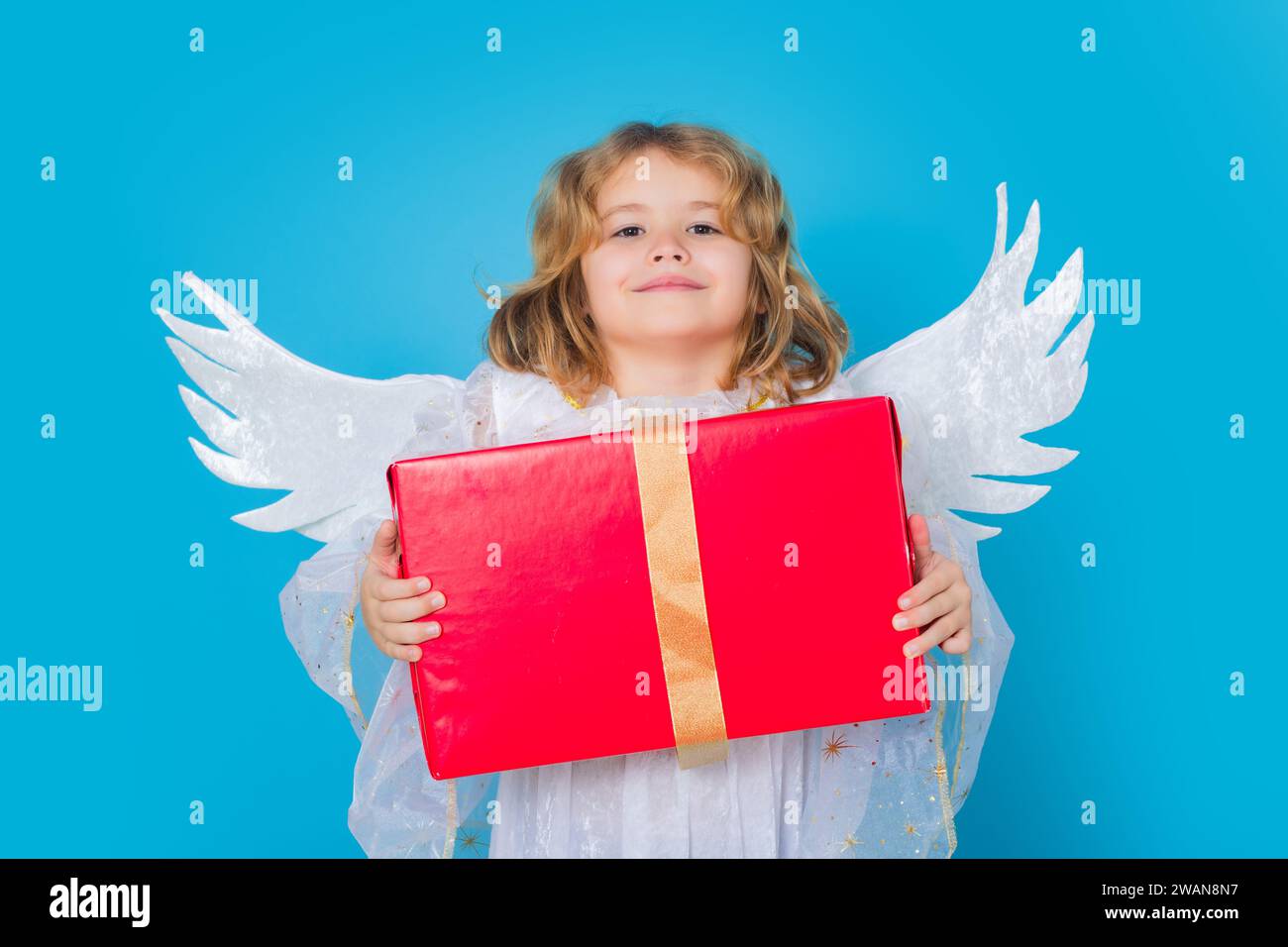 Kid boy angel with gift box present. Kid wearing angel costume white ...
