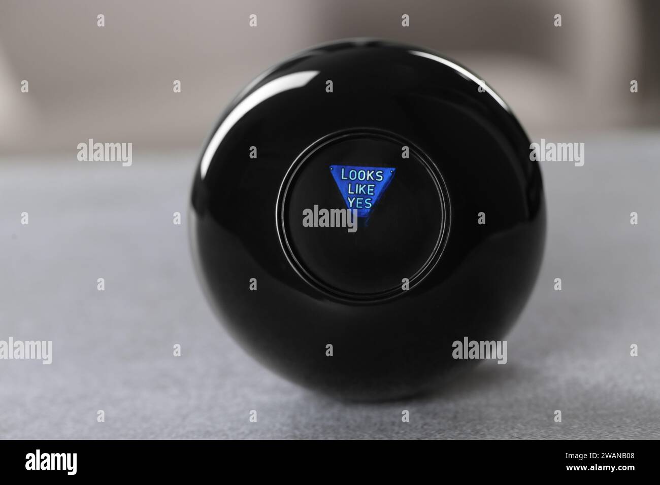 Magic 8 ball looks like yes hi-res stock photography and images - Alamy