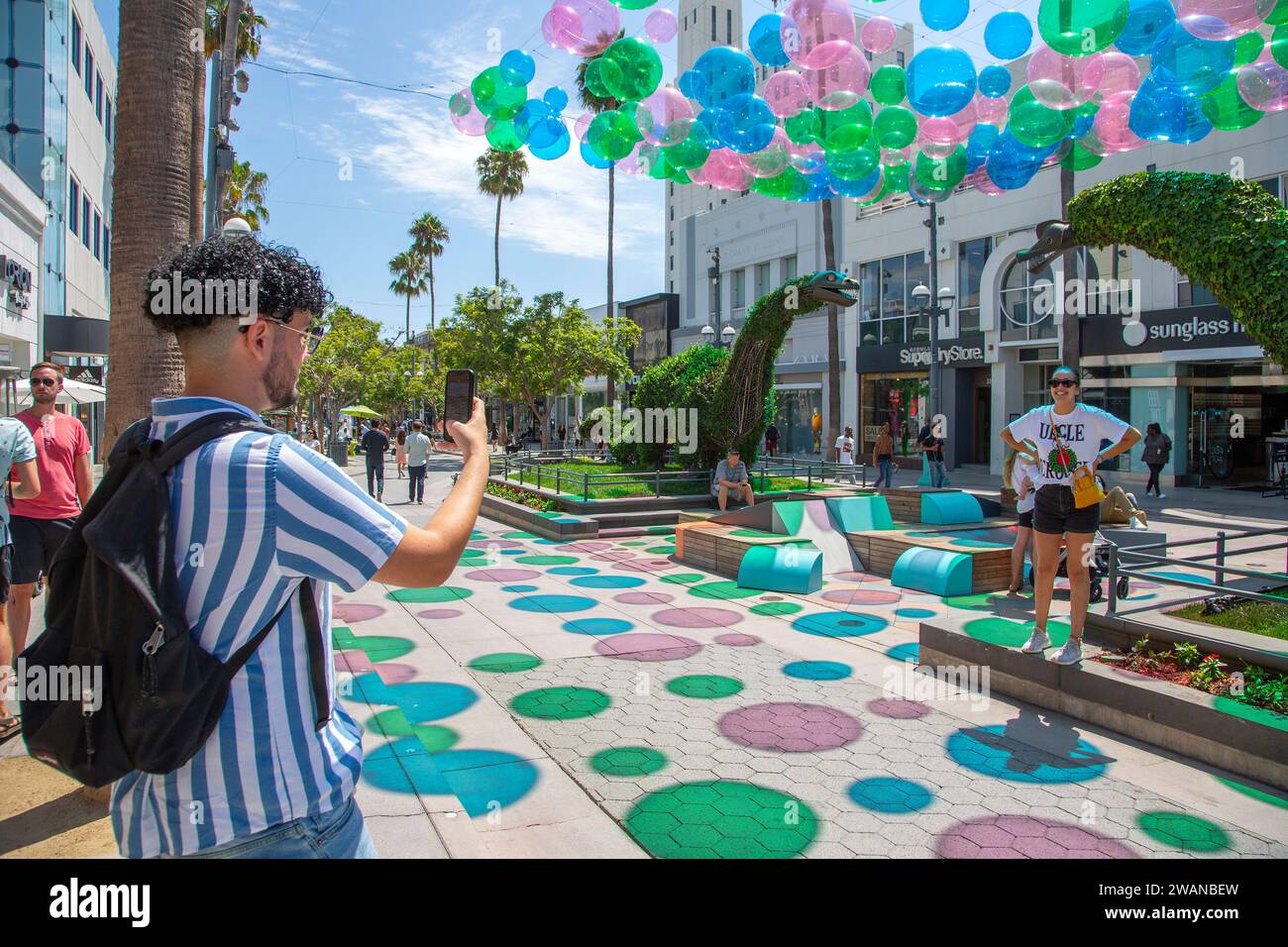 Santa monica third street shopping district hi-res stock photography ...