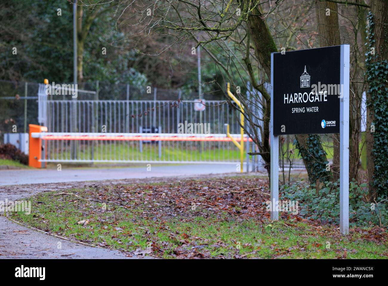 Harrogate spring water bottling plant hi-res stock photography and ...
