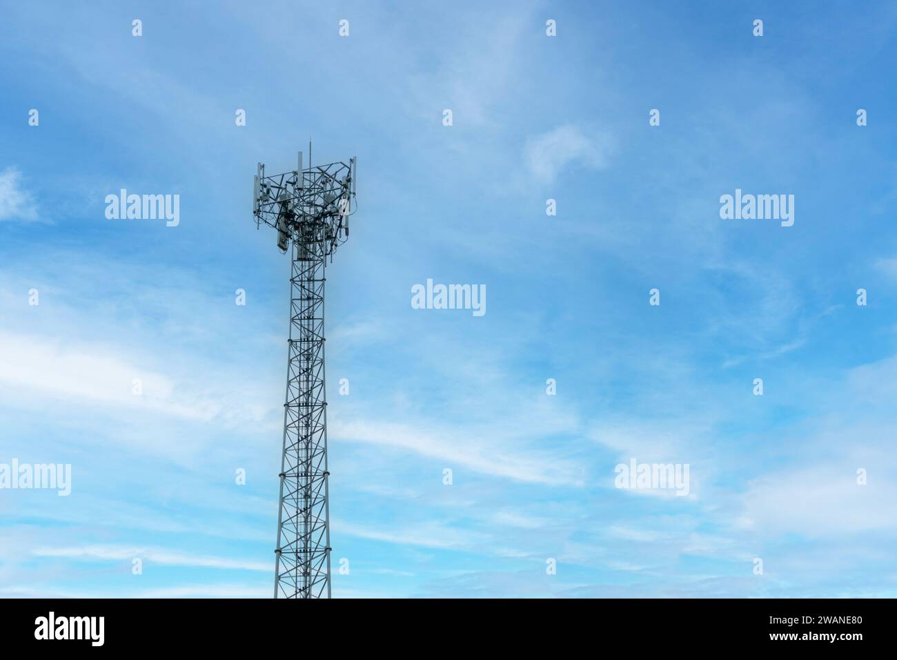 5g tower hi-res stock photography and images - Alamy