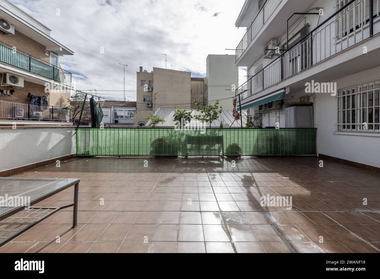 Villa outside hi-res stock photography and images - Alamy