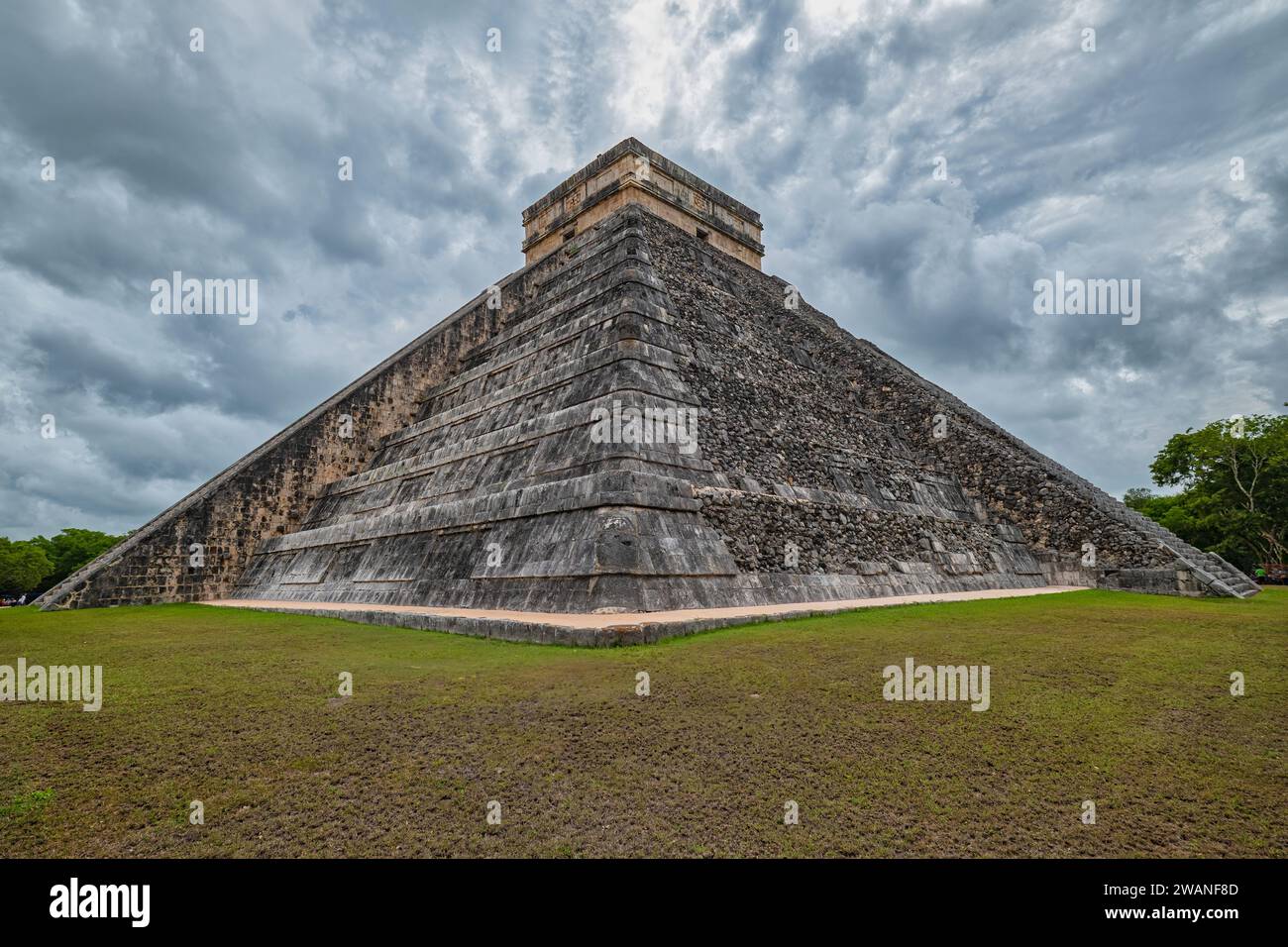 Pyramid of kukulkan hi-res stock photography and images - Alamy